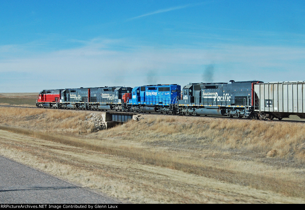 CORP 4074 on the KYLE with a CFNR SD40 in the mix